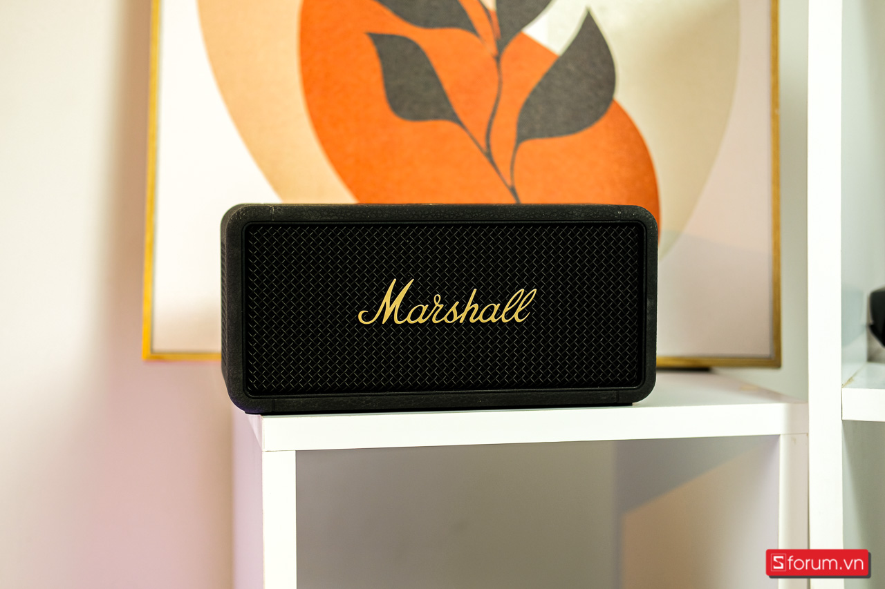 Trên tay Marshall Middleton: Nhỏ gọn và sang trọng, cầm rất đầm tay, âm ...