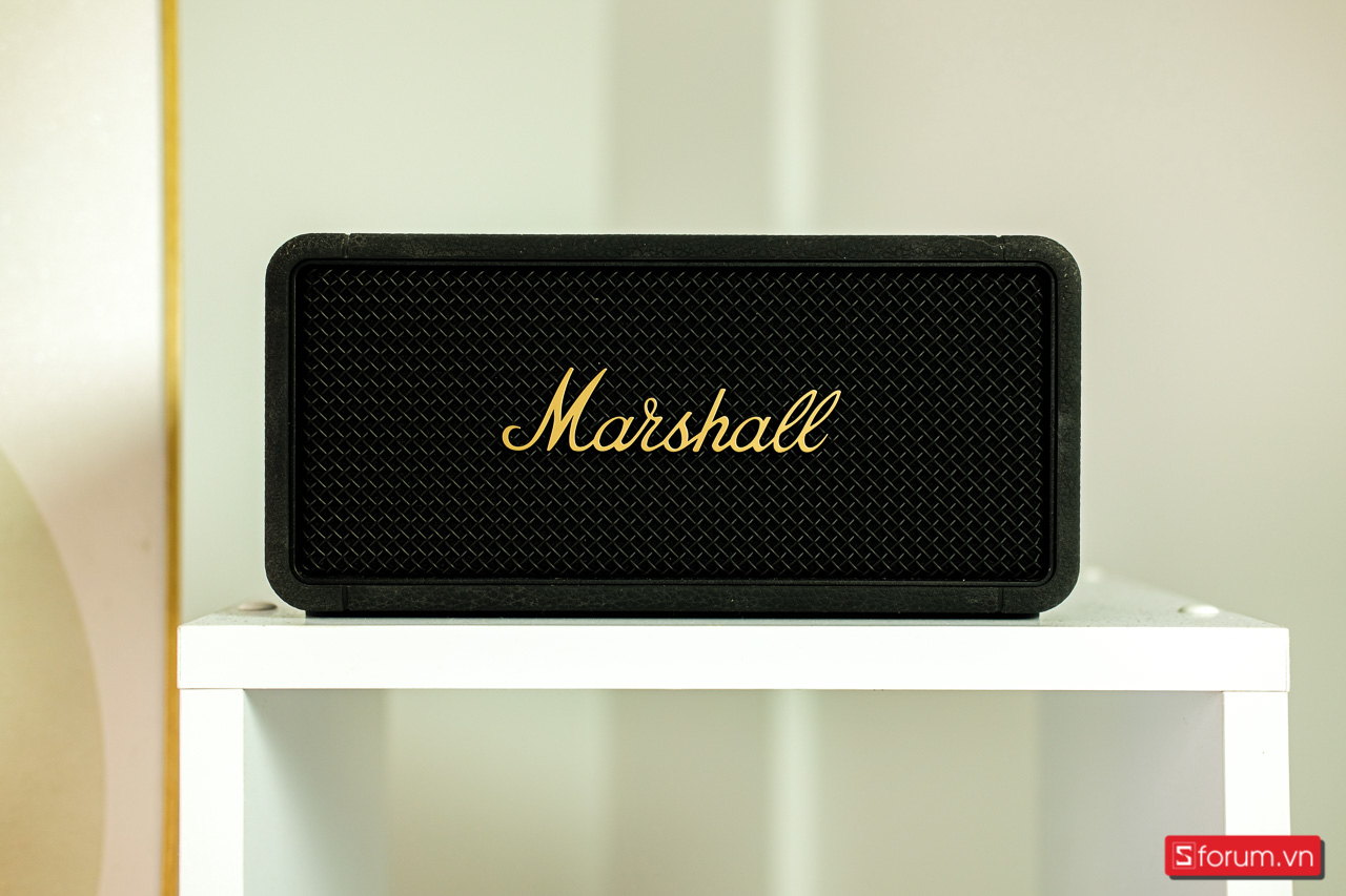 Trên tay Marshall Middleton: Nhỏ gọn và sang trọng, cầm rất đầm tay, âm ...