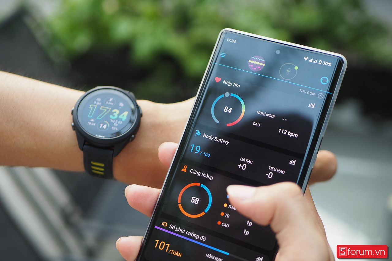 Trên tay Garmin Forerunner 265S: Cải tiến với màn hình AMOLED, nhiều ...