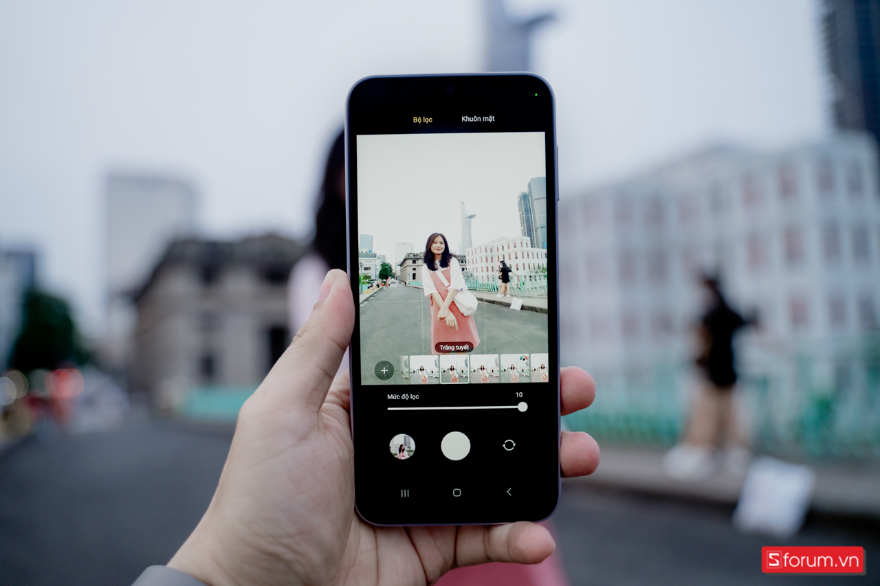 Tỏa sáng trong mọi khung hình dịp lễ này với camera 50MP không góc chết ...