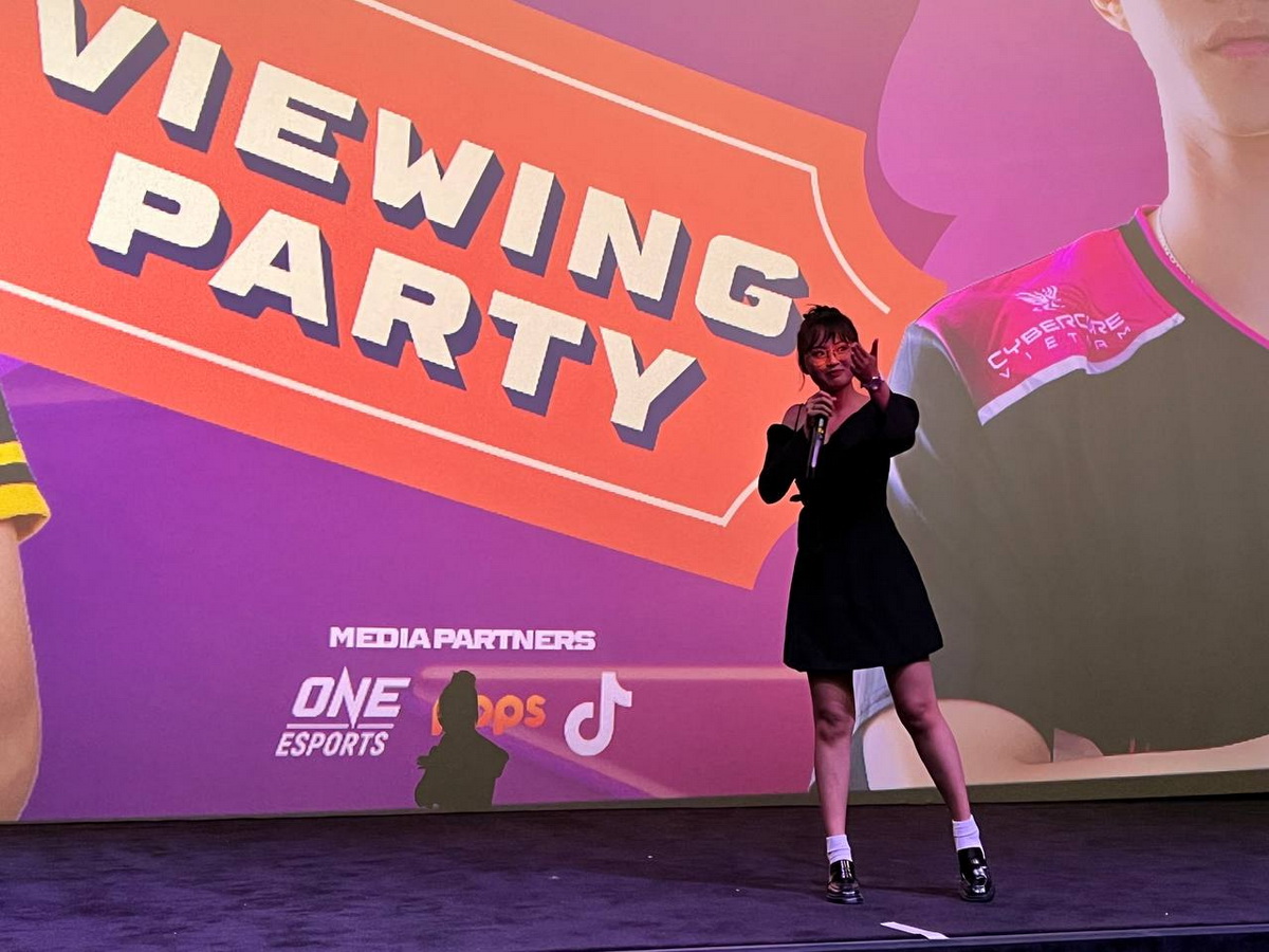 LMHT Viewing party Chung kết VCS 2023 Hừng Đông sôi động và đông đảo