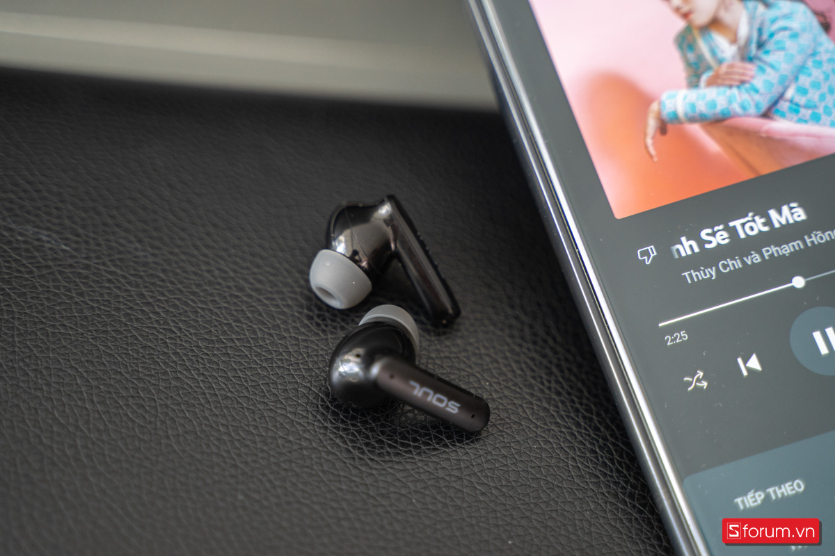 Trên tay chiếc tai nghe không dây đang "cực hot" gần đây, giá chỉ 400 ...