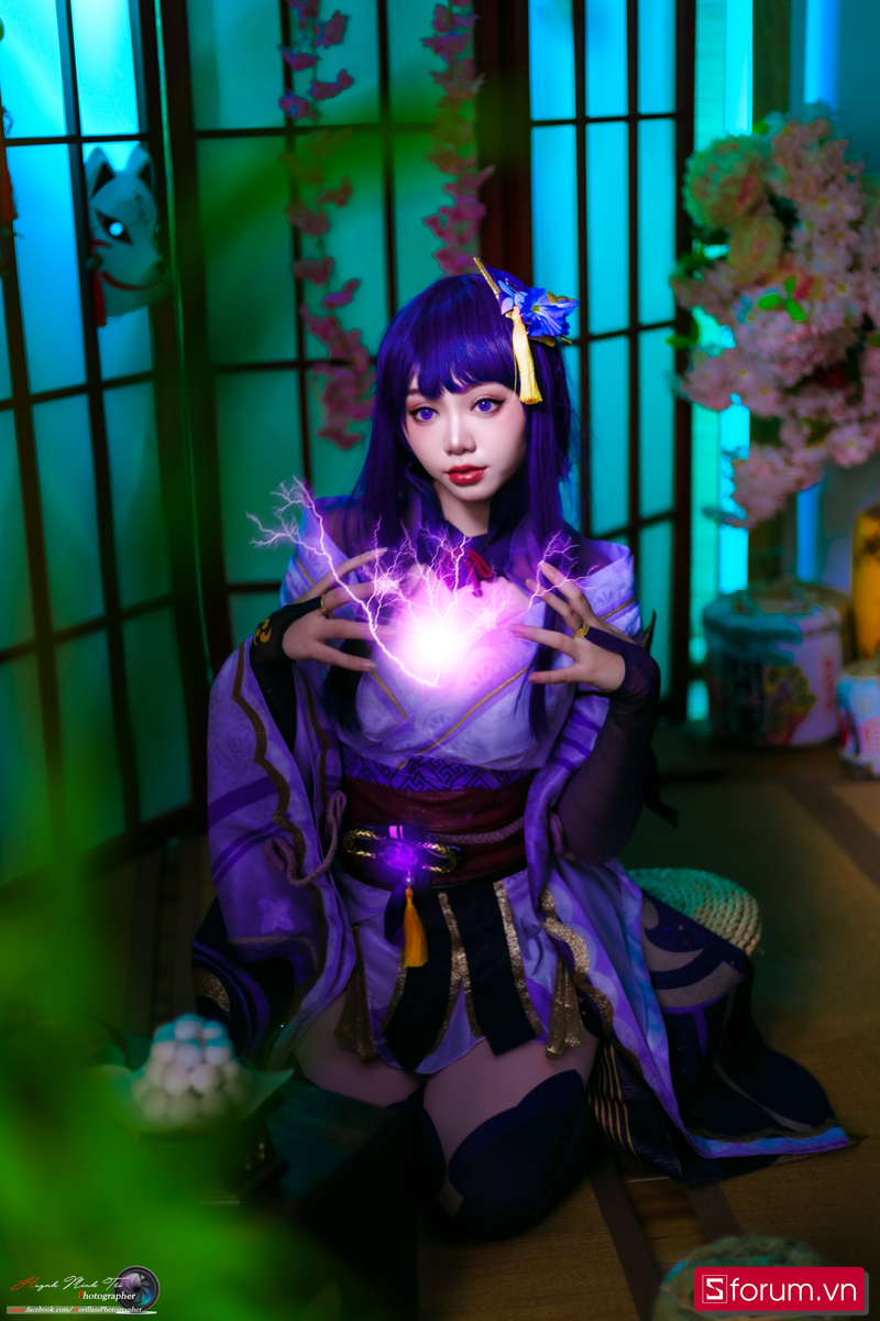 Genshin Impact: "Sốc điện" vì bộ ảnh cosplay Raiden Shogun của bạn gái Việt