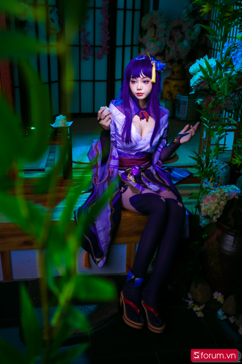 Genshin Impact: "Sốc điện" vì bộ ảnh cosplay Raiden Shogun của bạn gái Việt