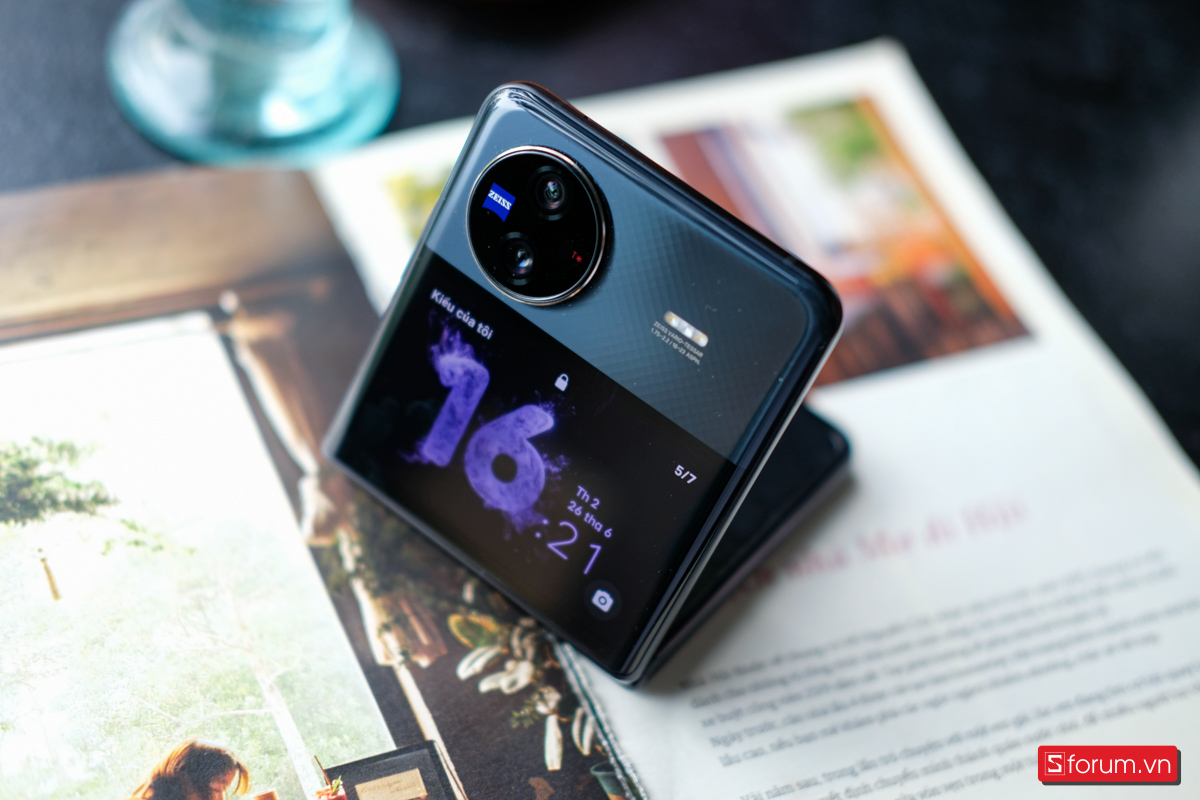 Trên tay vivo X Flip tại Việt Nam: Thêm một điện thoại gập "không nếp ...