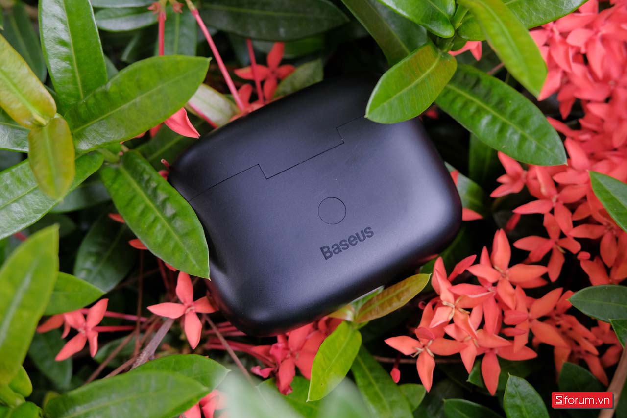 Trên tai Baseus Bowie M2+: Chỉ hơn 600 cành mà thiết kế sang, có chống ...