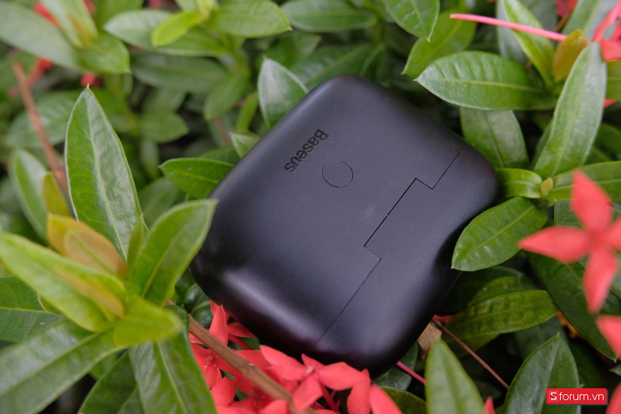 Trên tai Baseus Bowie M2+: Chỉ hơn 600 cành mà thiết kế sang, có chống ...