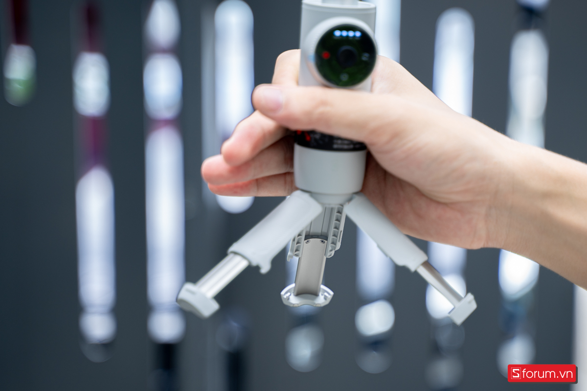 Trên tay insta360 Flow: Chiếc gimbal siêu gọn, chỉ bằng 1 gang tay ...