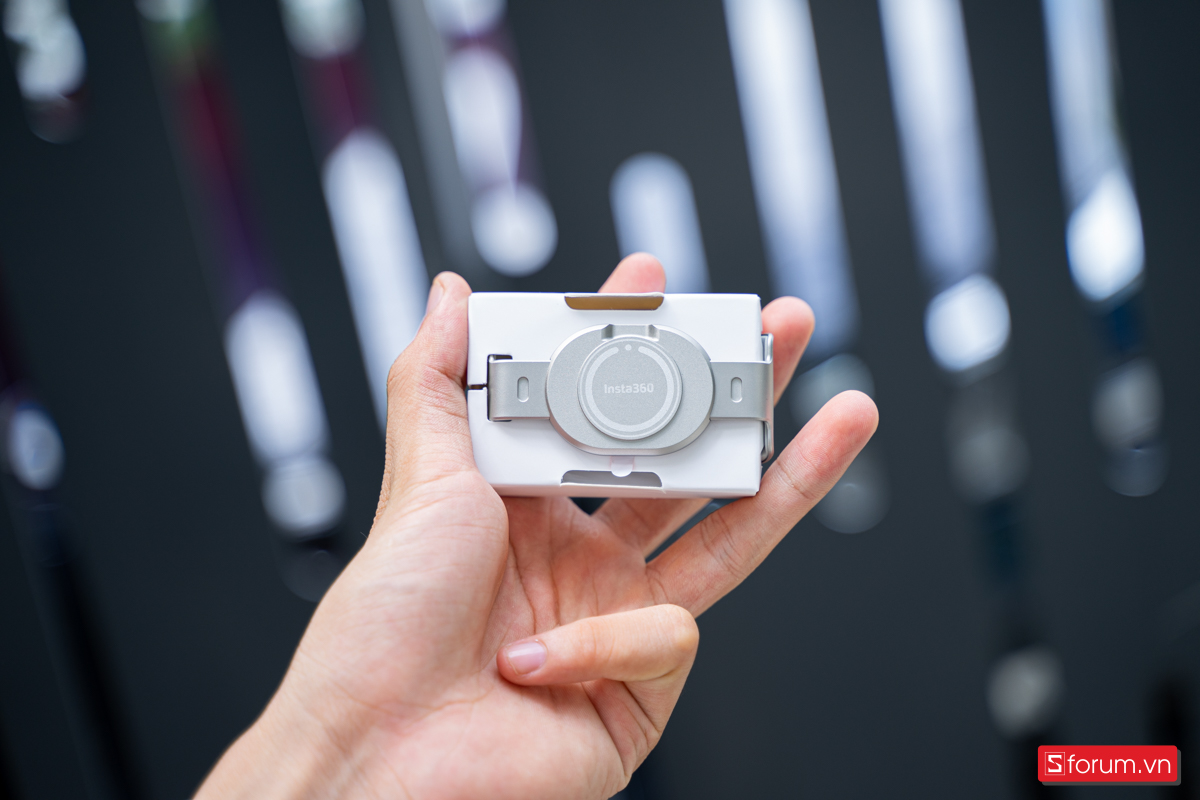 Trên tay insta360 Flow: Chiếc gimbal siêu gọn, chỉ bằng 1 gang tay ...