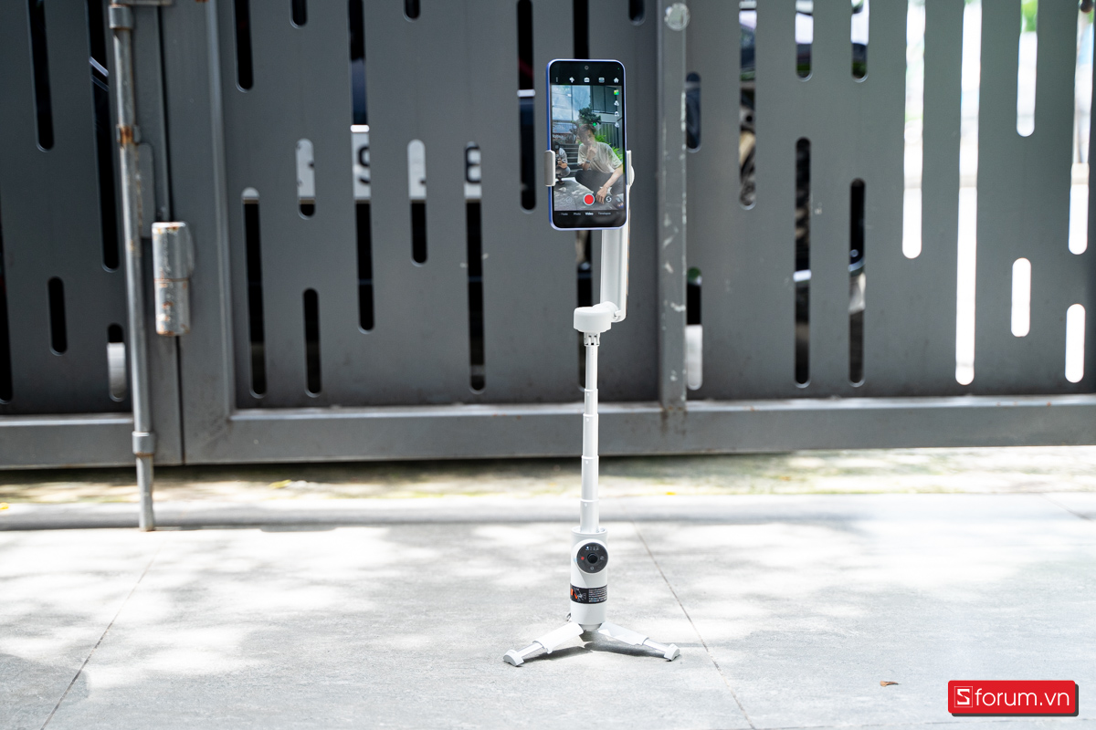 Trên tay insta360 Flow: Chiếc gimbal siêu gọn, chỉ bằng 1 gang tay ...