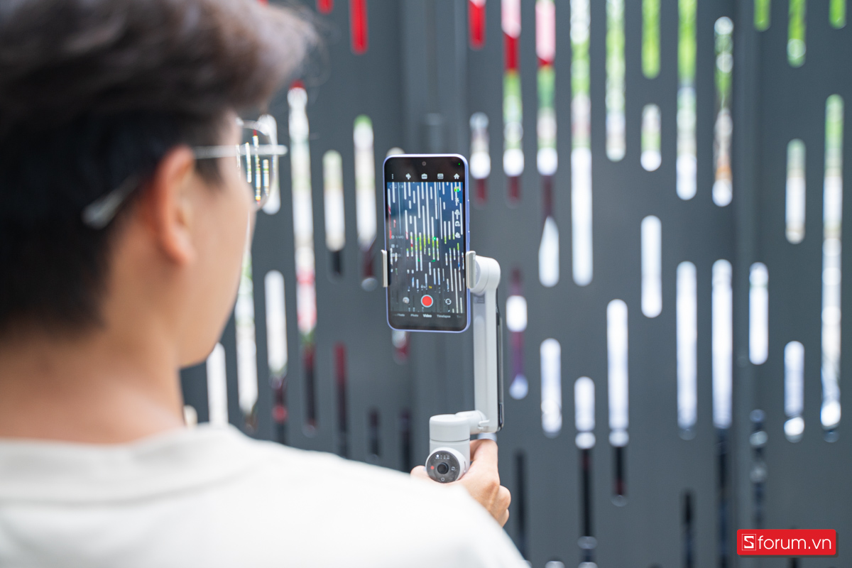 Trên tay insta360 Flow: Chiếc gimbal siêu gọn, chỉ bằng 1 gang tay, công nghệ Deep Track cực đỉnh