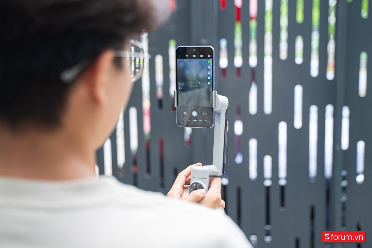 Trên tay insta360 Flow: Chiếc gimbal siêu gọn, chỉ bằng 1 gang tay ...