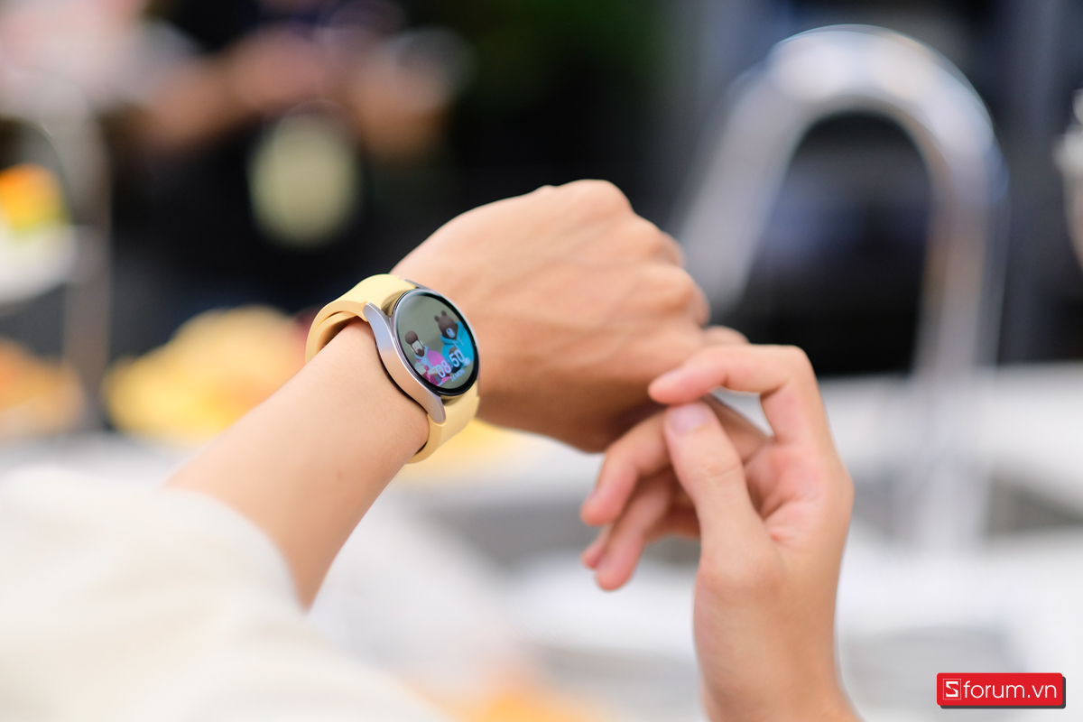 Samsung ra mắt dòng Galaxy Watch6 với viền bezel xoay, chip Exynos W930, giá từ 6.99 triệu đồng