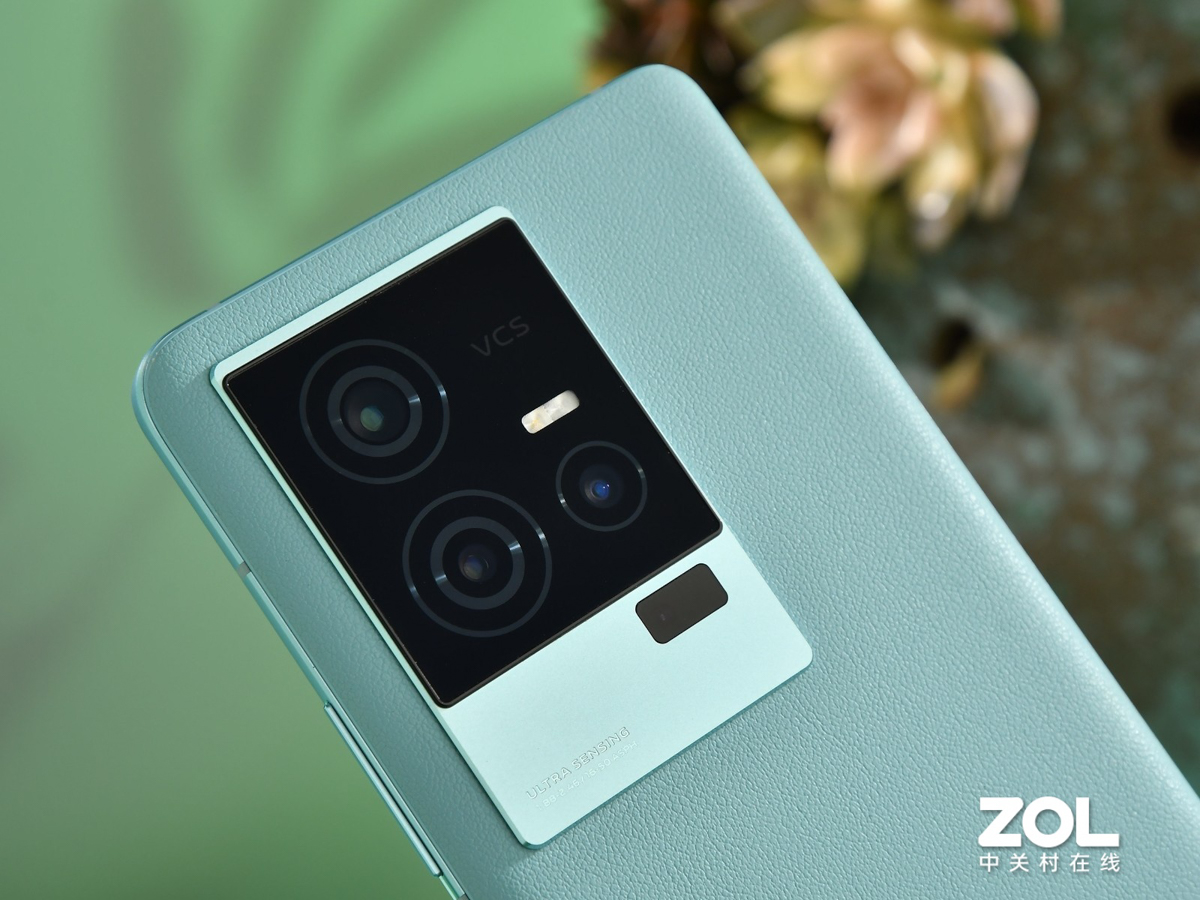 Cận cảnh siêu phẩm vivo iQOO 11S mới ra mắt: Màn hình 144Hz, sạc "thần tốc" 200W, giá 12.45 triệu