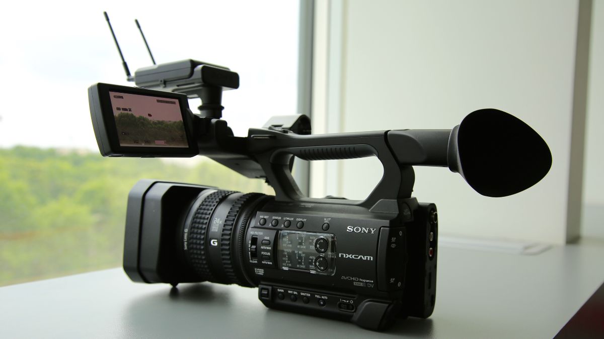 Giá các loại máy quay phim Sony và top 5 mẫu máy quay phim Sony chất lượng