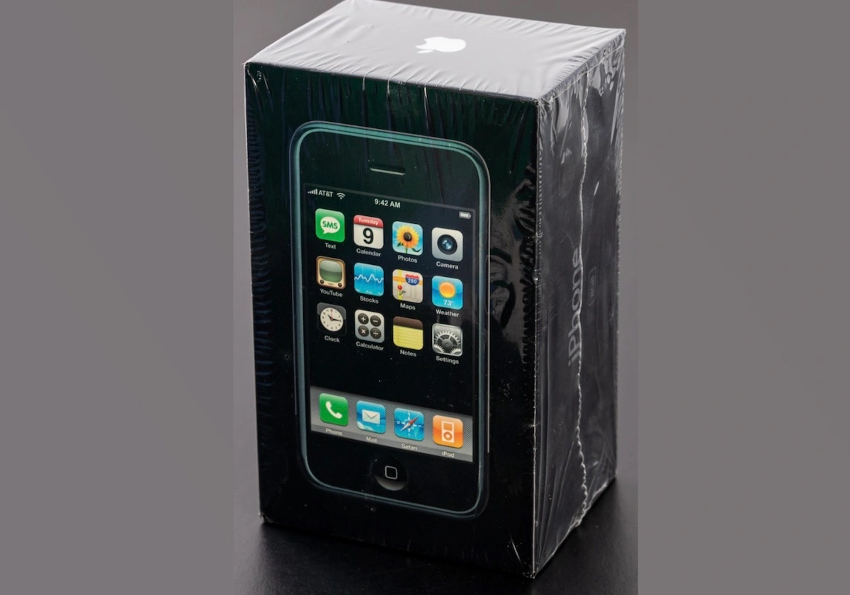 Chiếc iPhone 2G "nguyên seal" đạt mức giá bán kỷ lục, ngang một căn hộ ...