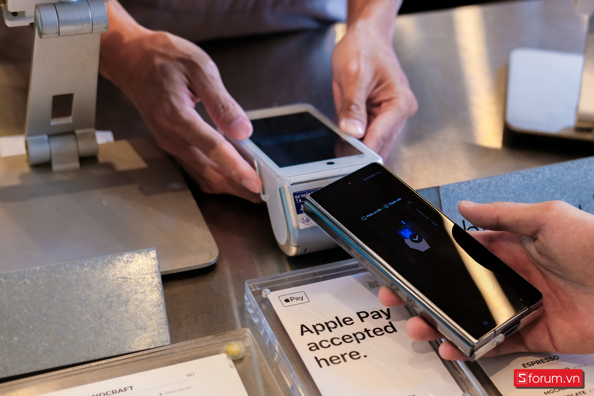 Trải nghiệm nhanh Apple Pay tại Việt Nam: Có gì mà HOT "rần rần" sáng giờ?