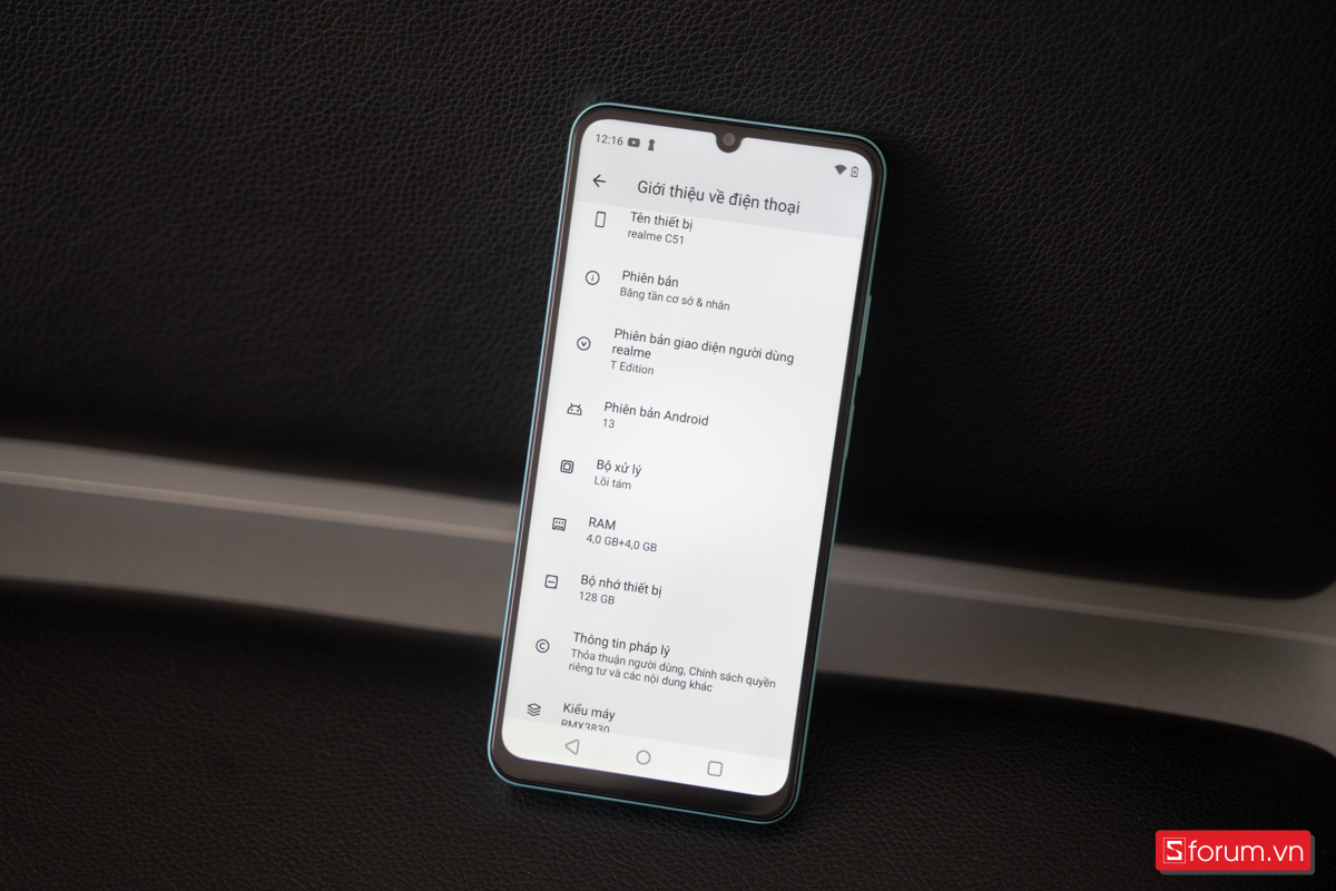 Trên tay realme C51: Thiết kế 3 mắt nhìn quen lắm, chip "hổ vằn ...