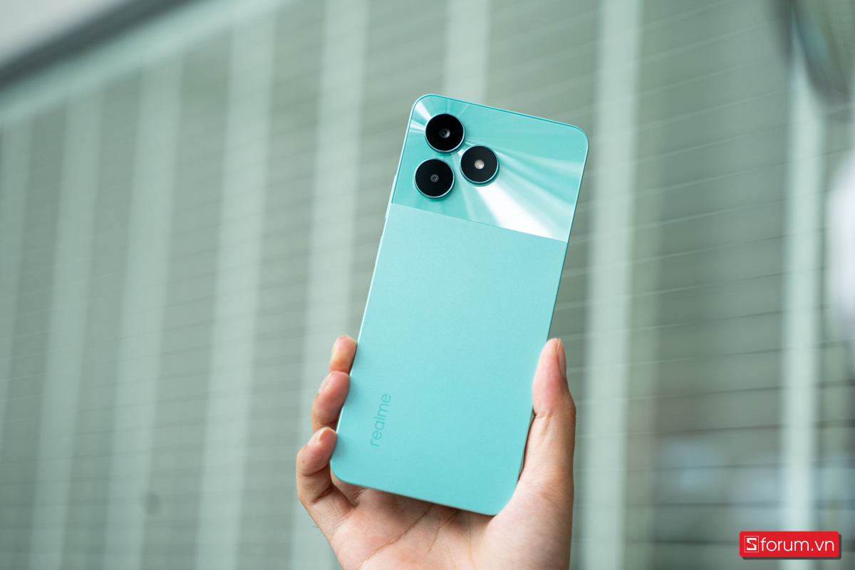 Trên tay realme C51: Thiết kế 3 mắt nhìn quen lắm, chip "hổ vằn ...