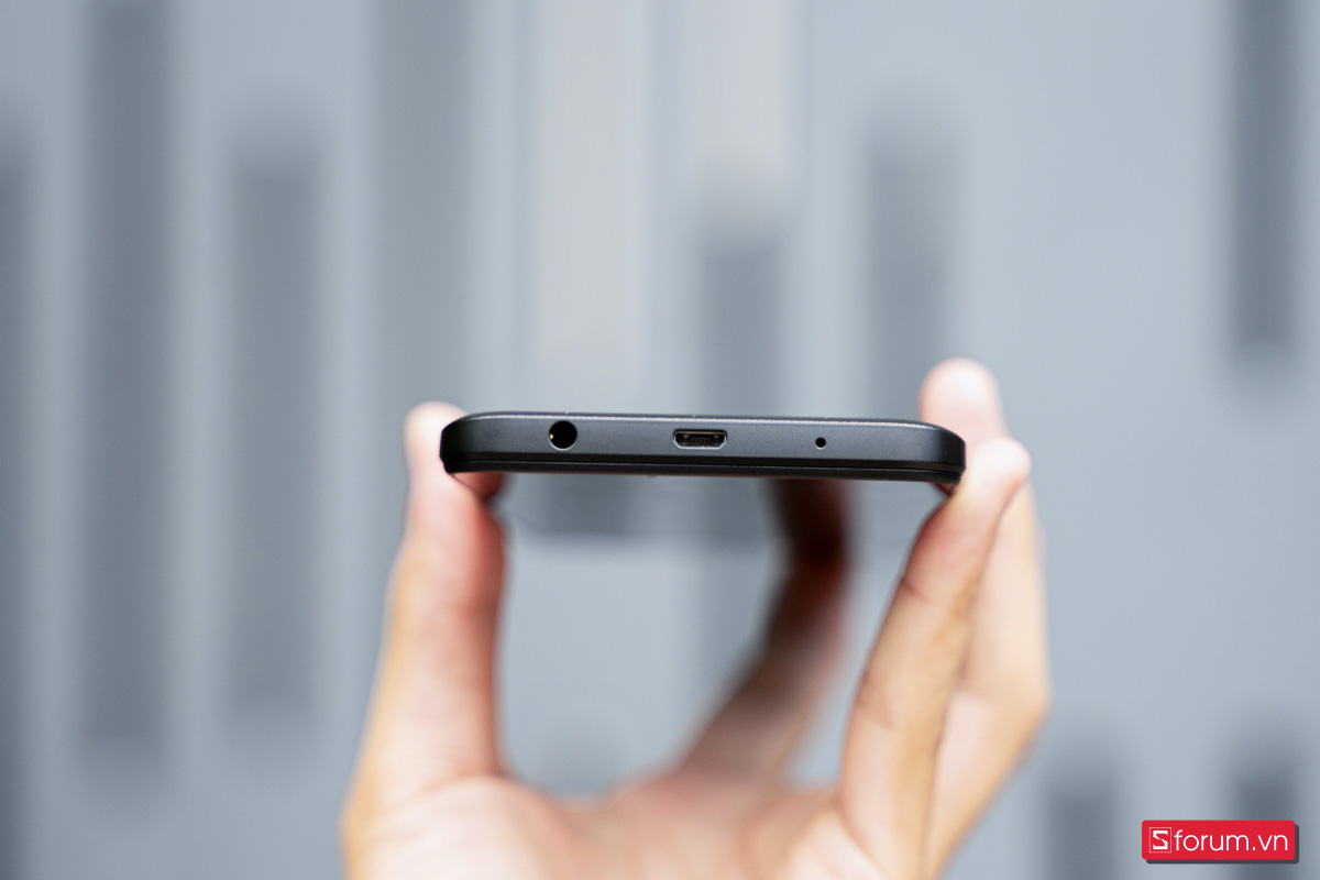 Trên tay Redmi A2: Smartphone siêu rẻ của Xiaomi, mặt lưng giả da, pin ...