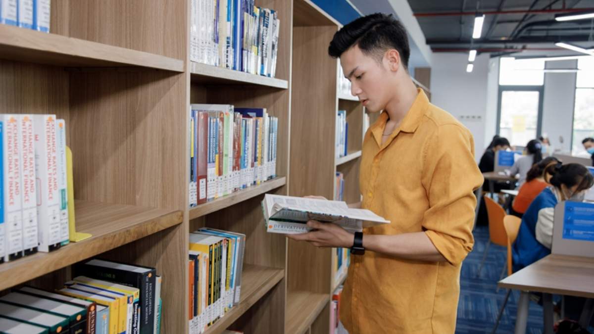 Học phí UEH 2023 - 2024 cập nhật mới, chính xác nhất