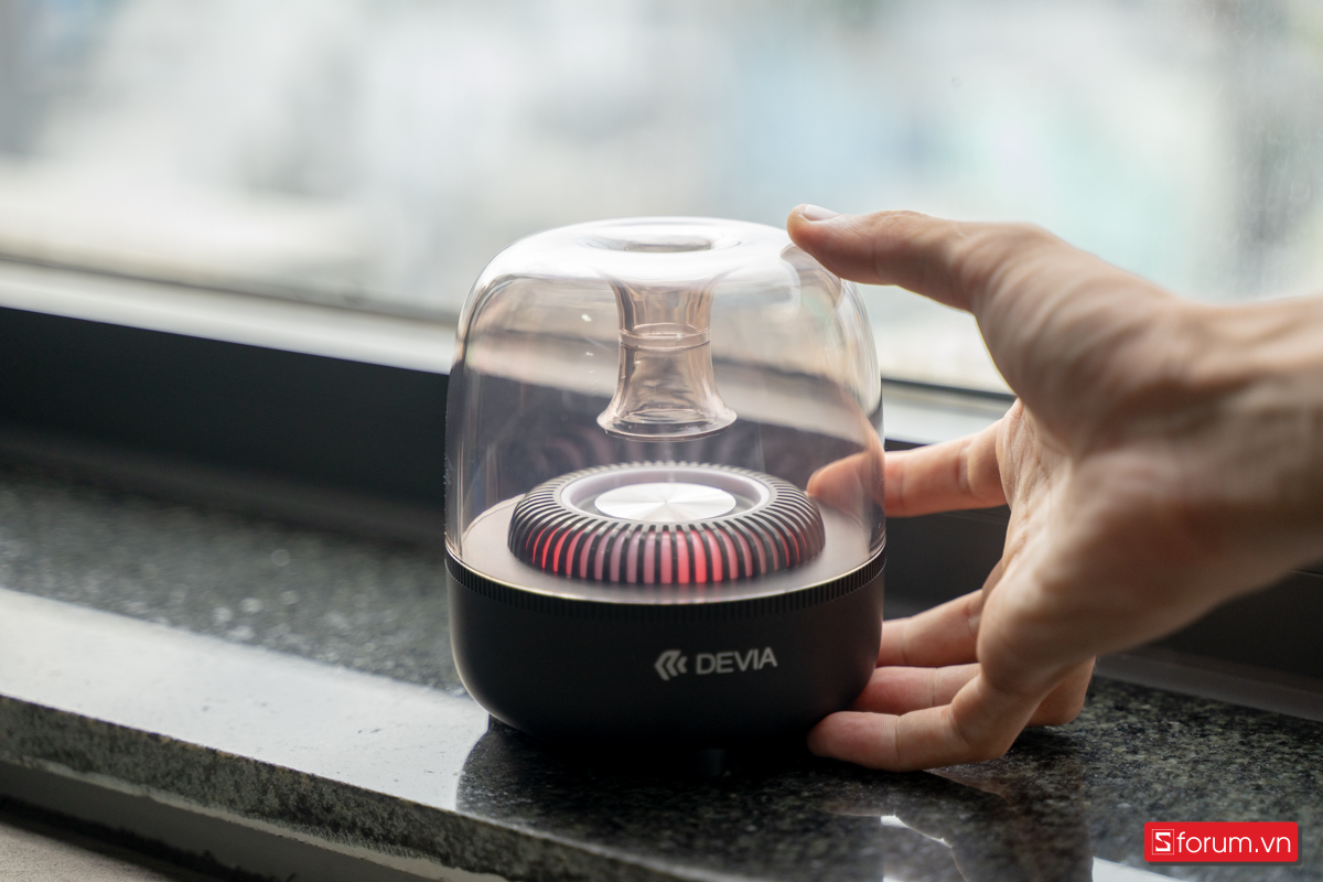 Trên tay chiếc loa giá chưa đến 500K có vỏ trong suốt, đèn LED RGB, vừa ...