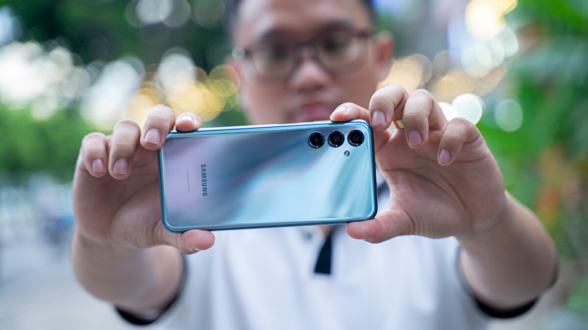 Trên tay Galaxy M34 5G: Giá 7.9 triệu có màn hình Super AMOLED 120Hz ...
