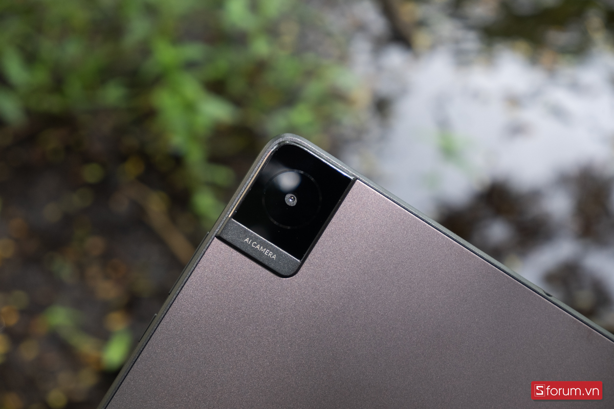 Trên tay chiếc máy tính bảng rẻ nhất tại CellphoneS: Mặt trước giống ...