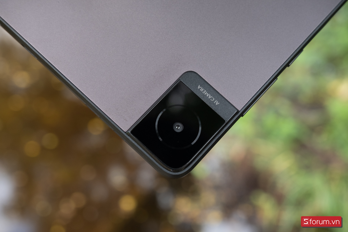 Trên tay chiếc máy tính bảng rẻ nhất tại CellphoneS: Mặt trước giống ...