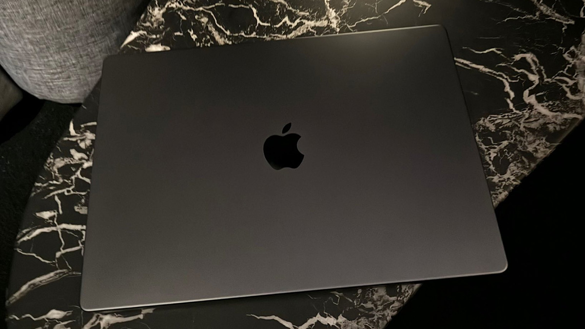 Hình ảnh và video thực tế đầu tiên của Macbook Pro M3 Space Black