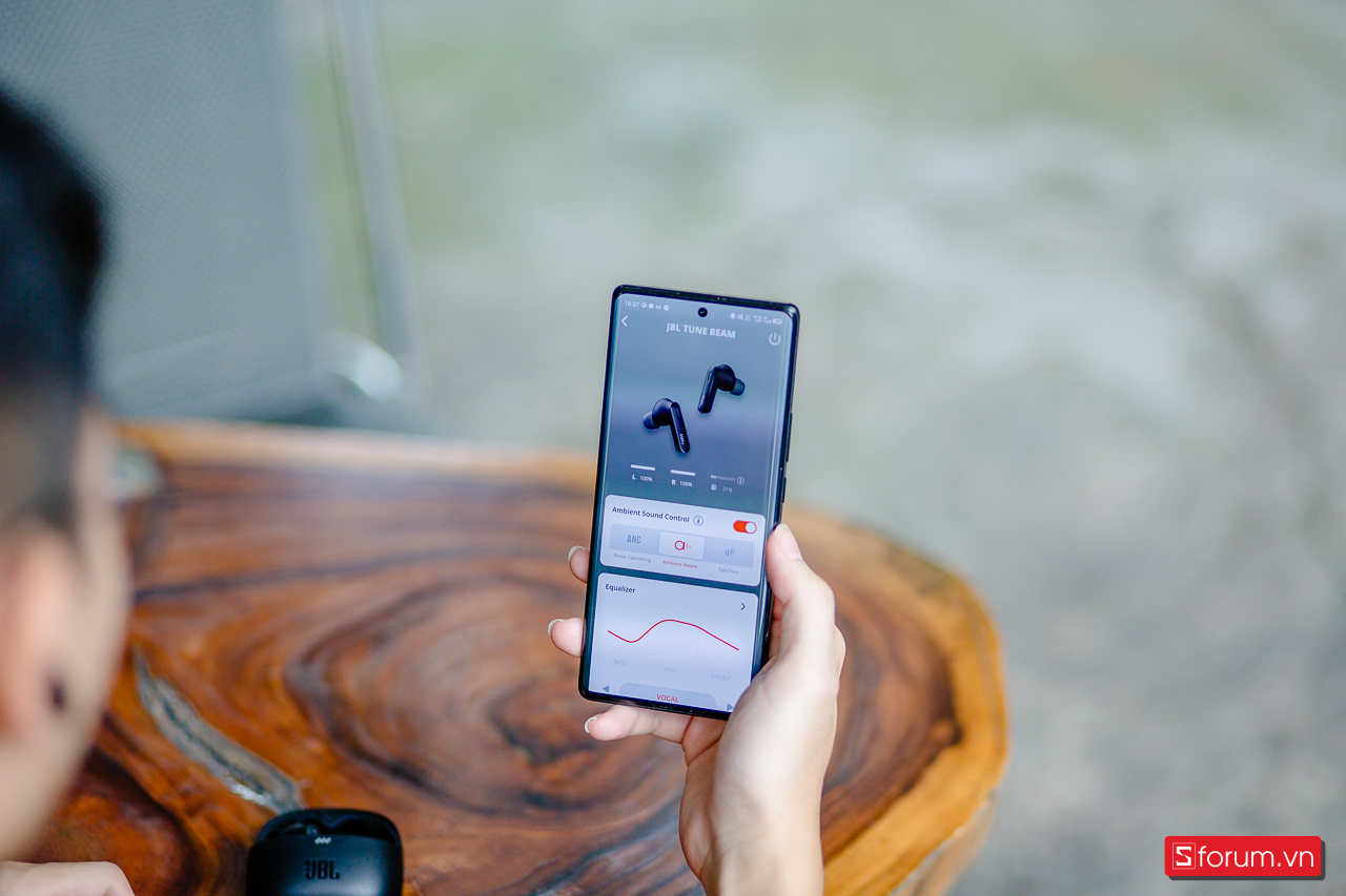 Đánh giá JBL Tune Beam: Chiếc tai nghe tròn trịa từ thiết kế đến tính ...
