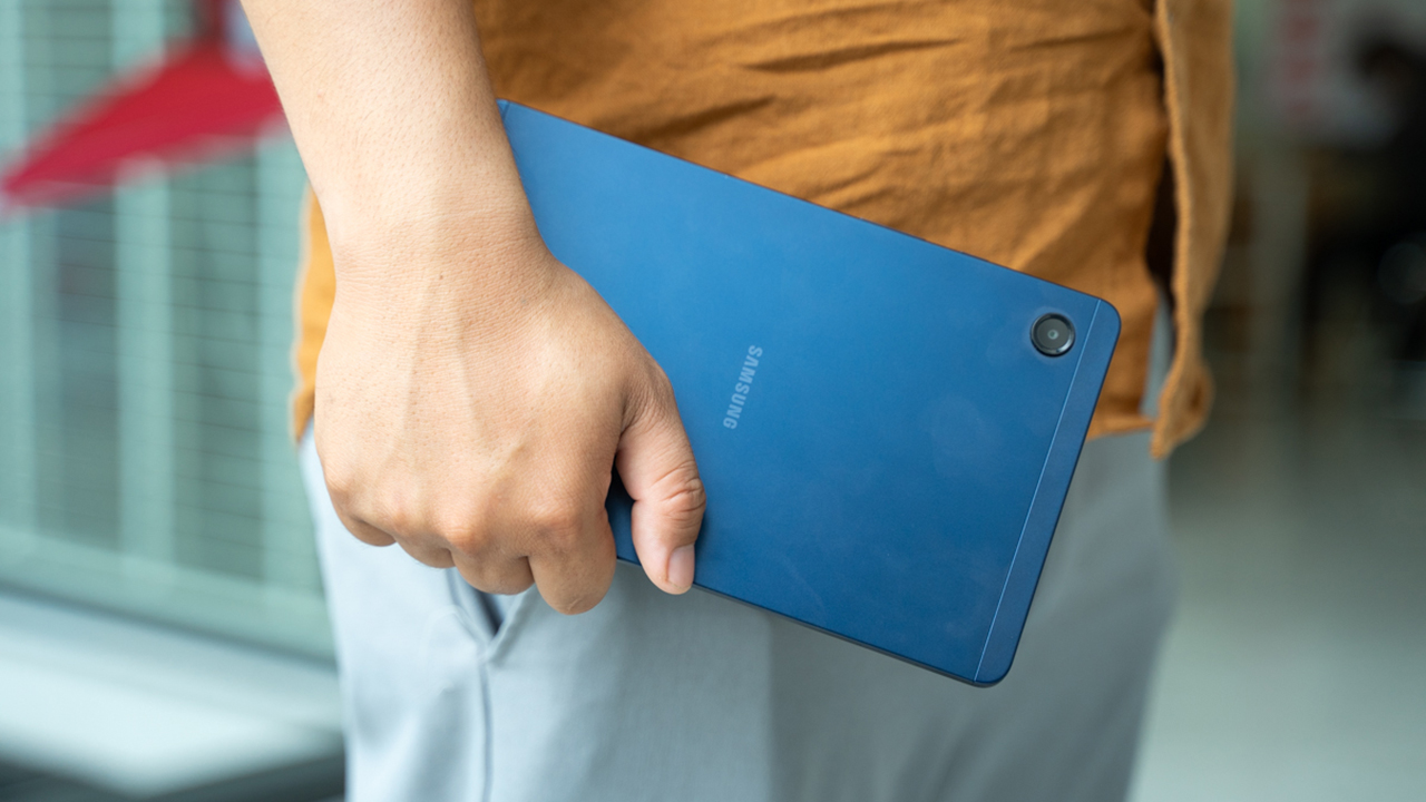 Trên tay Samsung Galaxy Tab A9: Thiết kế mỏng nhẹ là điểm nổi bật, cấu ...