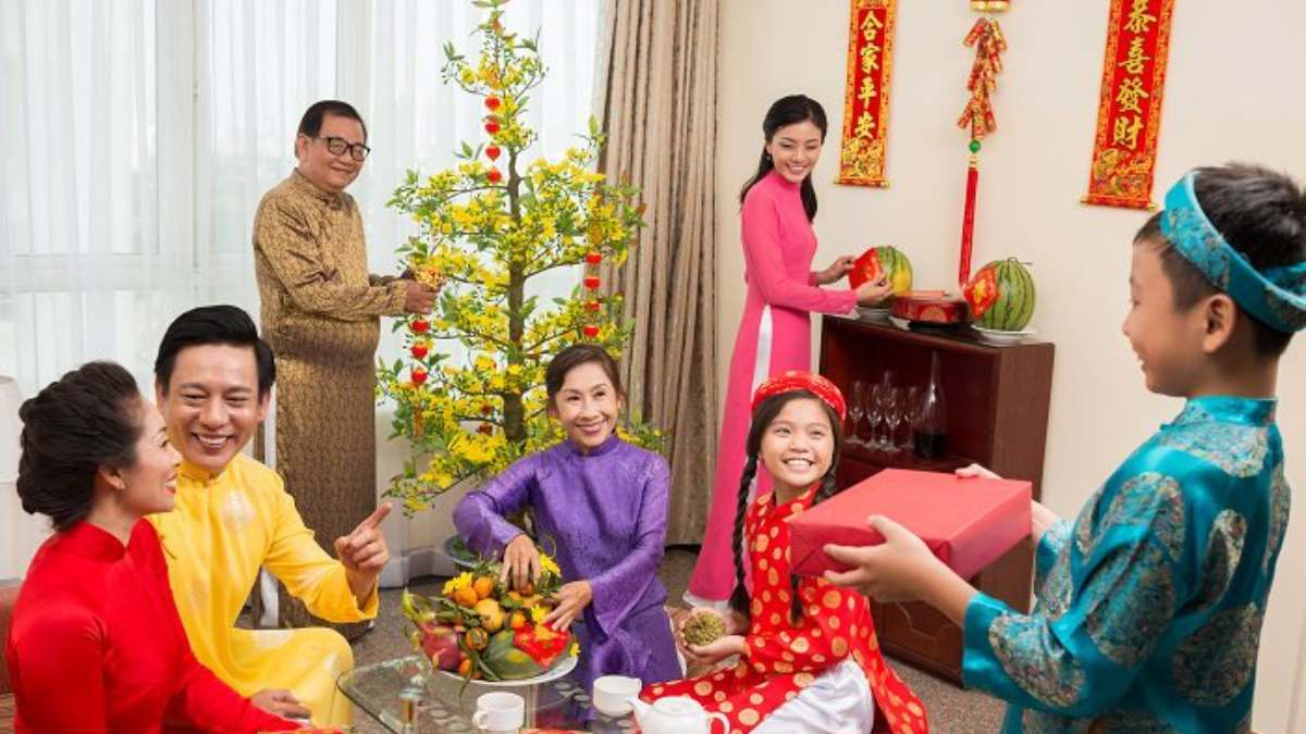 30+ Câu chúc Tết cô chú họ hàng hay, ý nghĩa nhất 2024