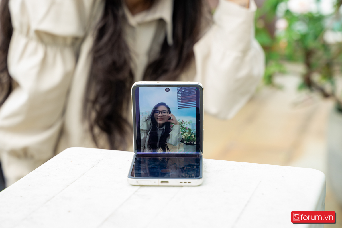 Kế thừa và phát huy "gương thần" từ thế hệ trước, OPPO Find N3 Flip có ...