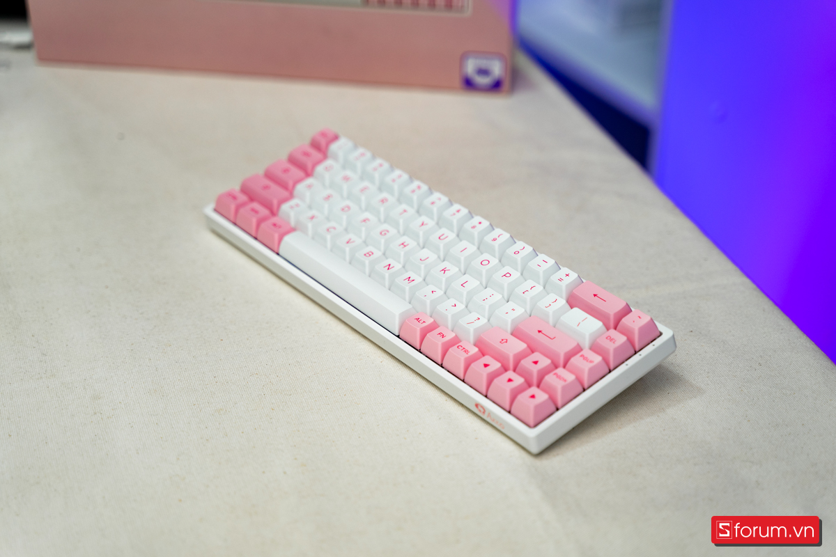 Trên tay AKKO 3068B Plus: Layout 68% nhỏ gọn, 3 chế độ kết nối, màu ...