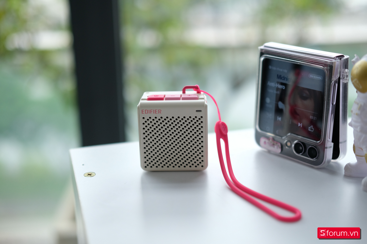 Trên tay chiếc loa "siêu mini" Edifier MP85 vừa săn sale: Màu hồng rất ...