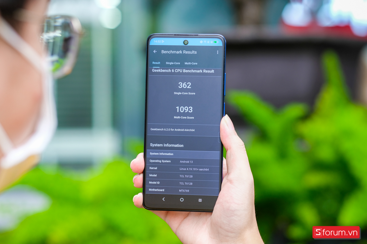 Trên tay TCL 40 NXTPAPER: Smartphone với công nghệ màn hình độc đáo giống sách giấy, giá 4.49 triệu