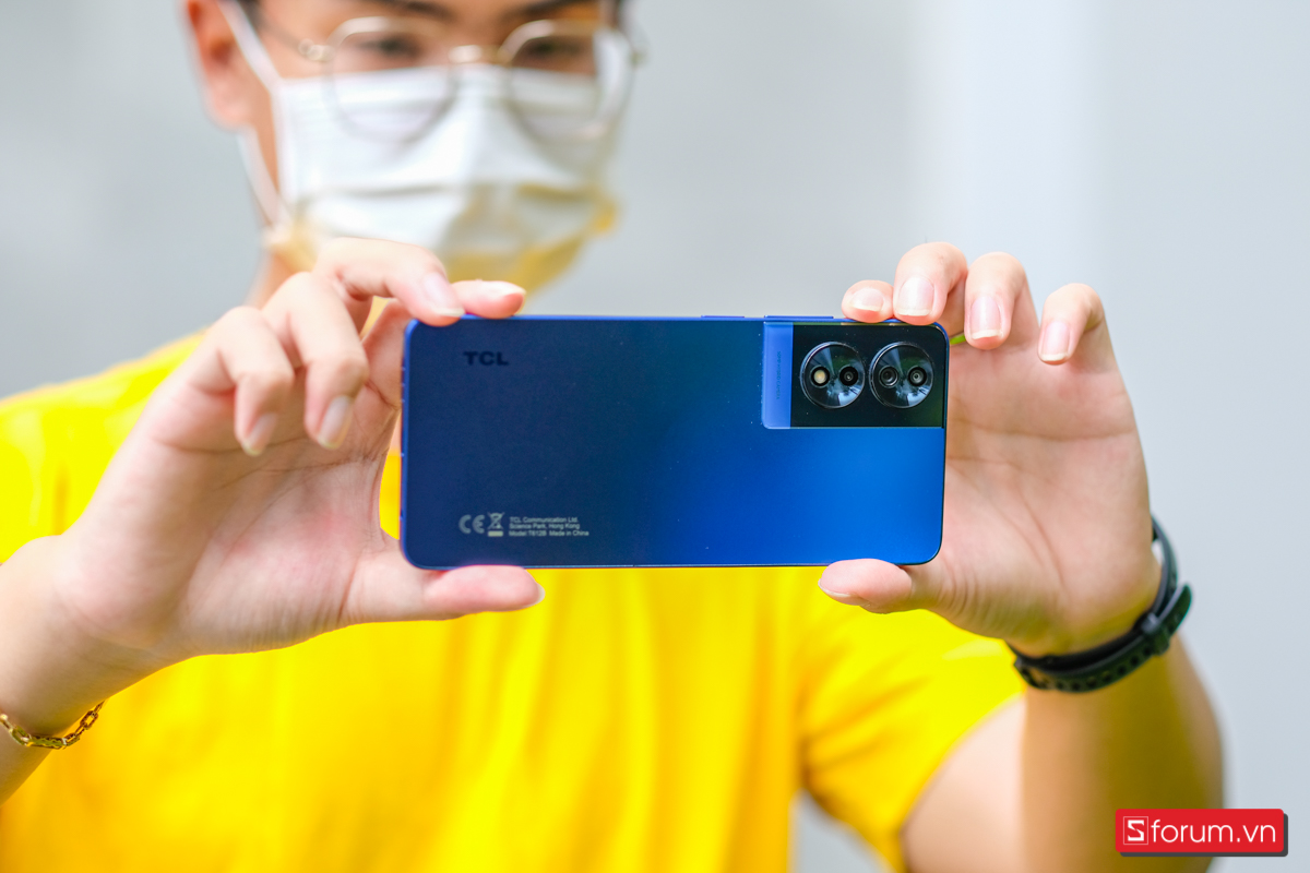 Trên tay TCL 40 NXTPAPER: Smartphone với công nghệ màn hình độc đáo giống sách giấy, giá 4.49 triệu