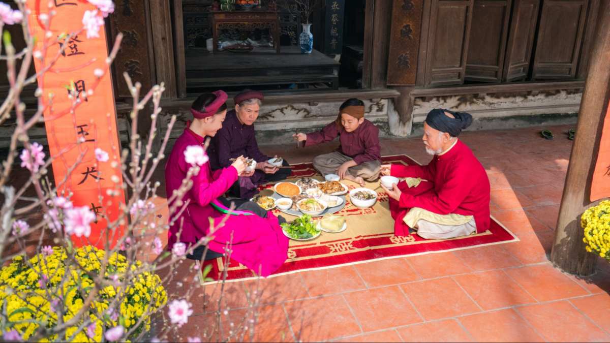 Xông đất là gì? Ý nghĩa xông đất và cách chọn người xông đất