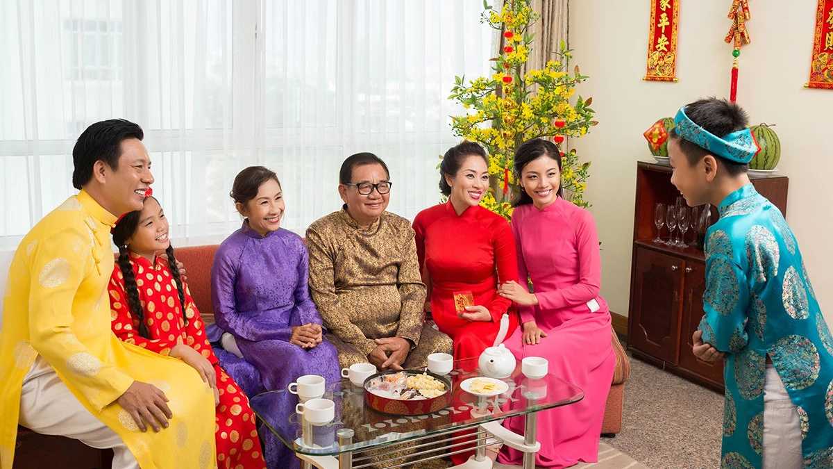 Xông đất là gì? Ý nghĩa xông đất và cách chọn người xông đất