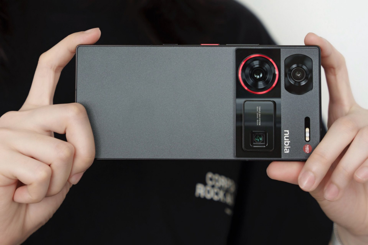 Trên tay chiếc Nubia Z60 Ultra chưa ra mắt: Thiết kế vuông vức, cụm camera chuyên nghiệp, màn ...