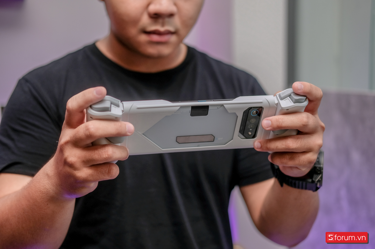 Trải nghiệm bộ đôi song sát ROG Phone 7 Ultimate và Kunai 3: Thú vị ...