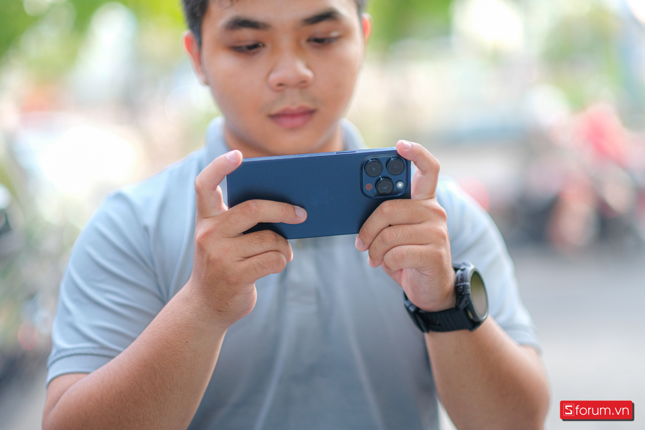 Lấy Gaming Phone so với iPhone 15 Pro Max: Snap Gen 2 phiên bản xịn ...