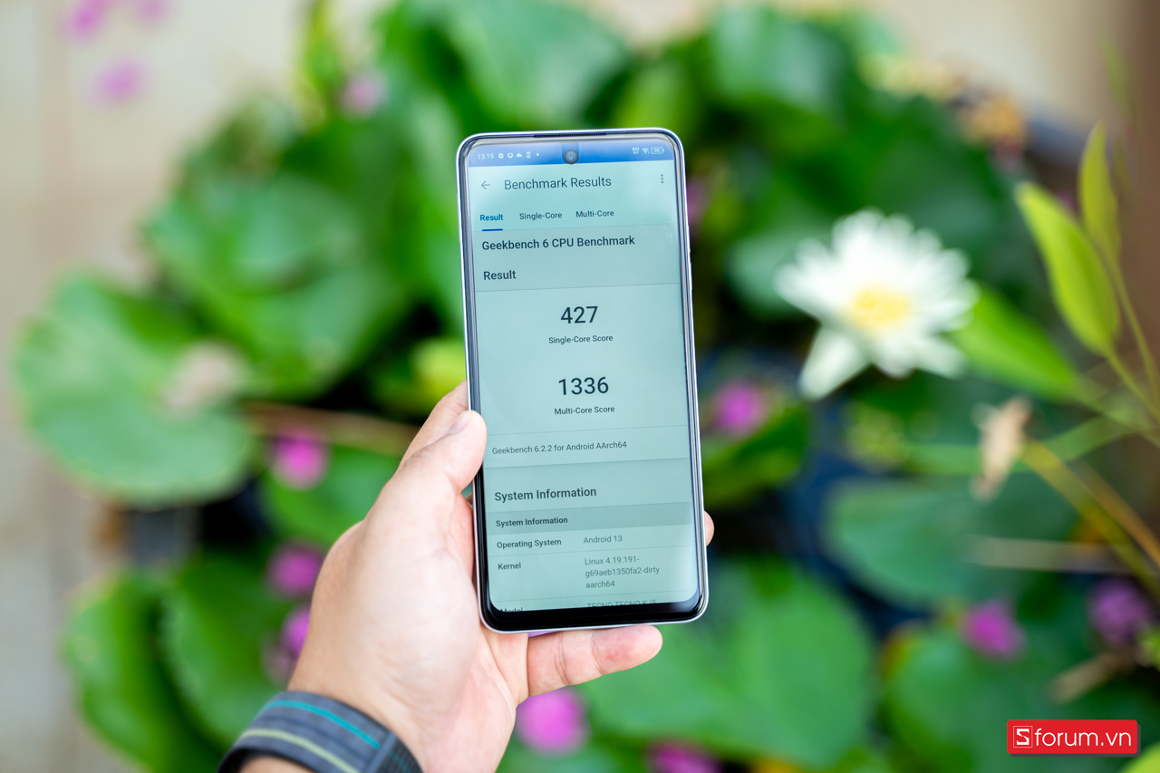Trên tay Tecno Spark 20: Thiết kế 3 mắt quen quen, cũng Dynamic Island ...