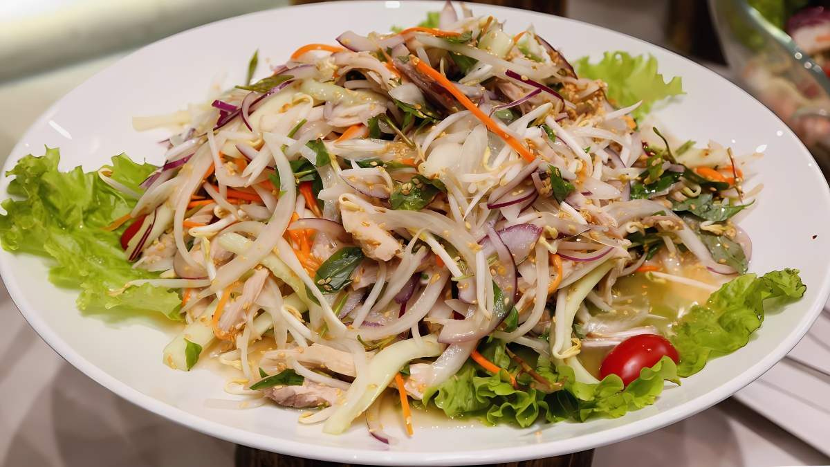 Hướng dẫn cách làm gà xé phay đơn giản, thơm ngon