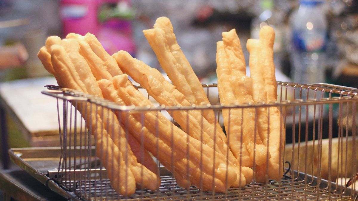 Cách làm quẩy nóng giòn thơm ngon ngay tại nhà