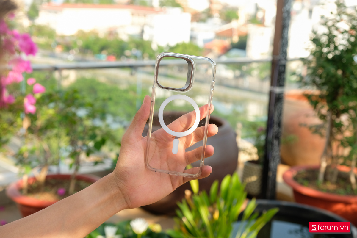 Trên tay ốp lưng ESR Classic Hybrid Stash Stand cho 15 Pro Max: Bảo vệ ...