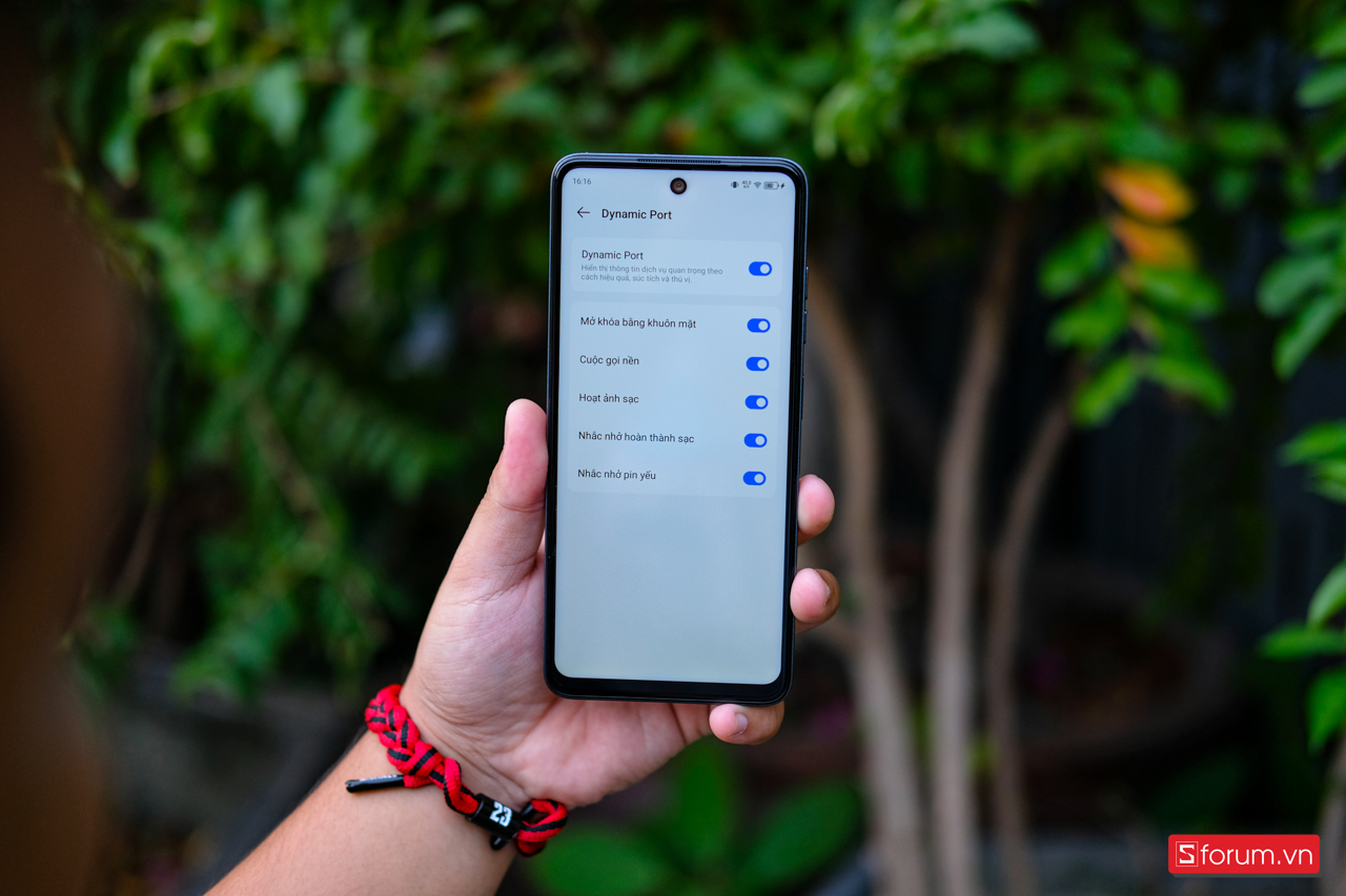 Trên tay Tecno Spark Go 2024: Chưa tới 2 triệu mà thiết kế như iPhone ...