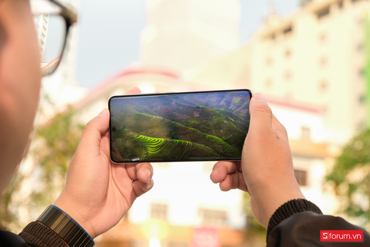 Trên tay Redmi Note 13 Pro Plus chính hãng: Thiết kế màn cong, camera ...