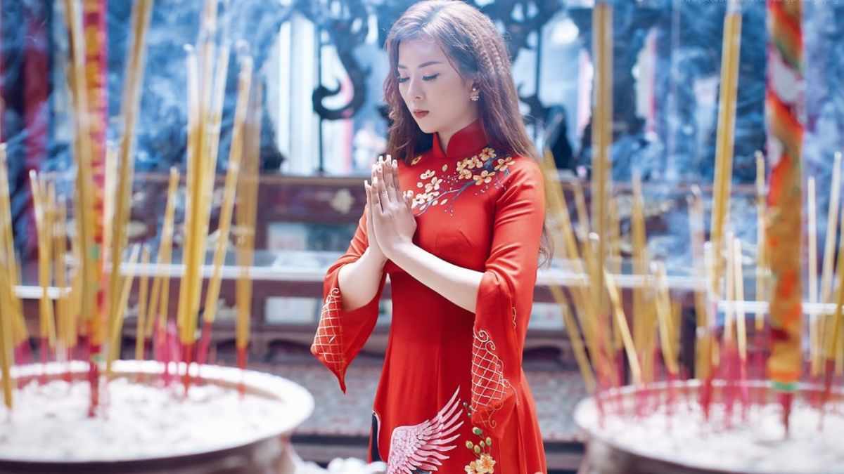 Hái lộc đầu năm là gì? Ý nghĩa của phong tục hái lộc đầu năm